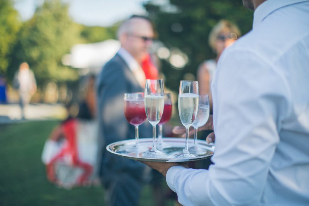 The Art of the Welcome Drink: The Best Beverages for MICE Guests